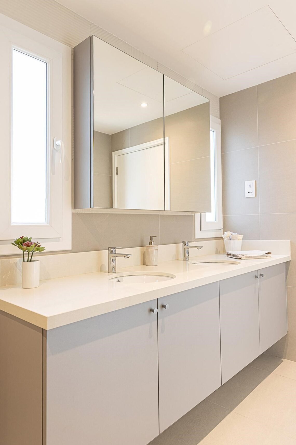 Seamless Living: Transforming Your Bathroom with Integrated Vanity ...